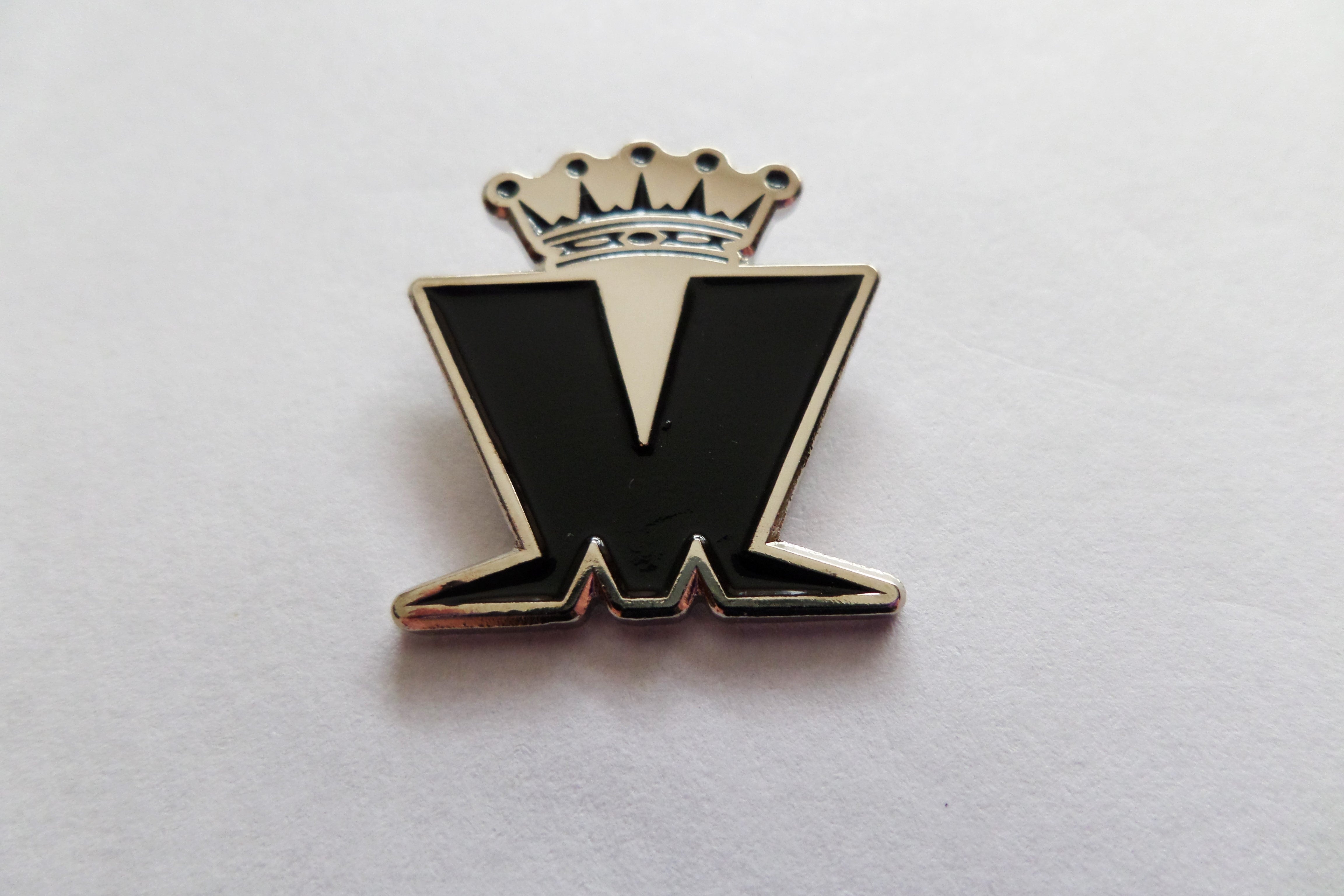 MADNESS crown logo SKA METAL BADGE enamel pin – Savage Amusement